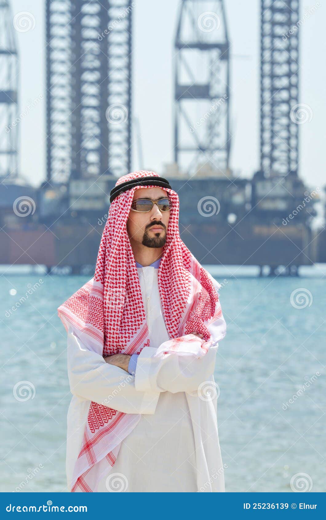 Arabier Op Kust in Traditionele Kleding Stock Afbeelding - Image of ...