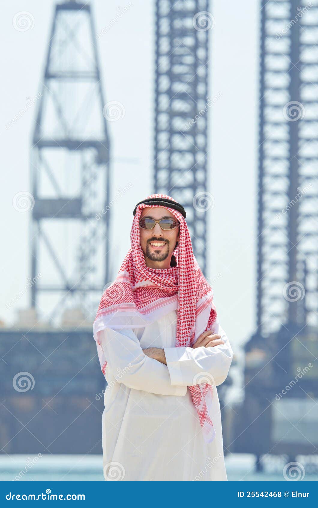 Arabier Op Kust in Traditionele Kleding Stock Foto - Image of moslim ...