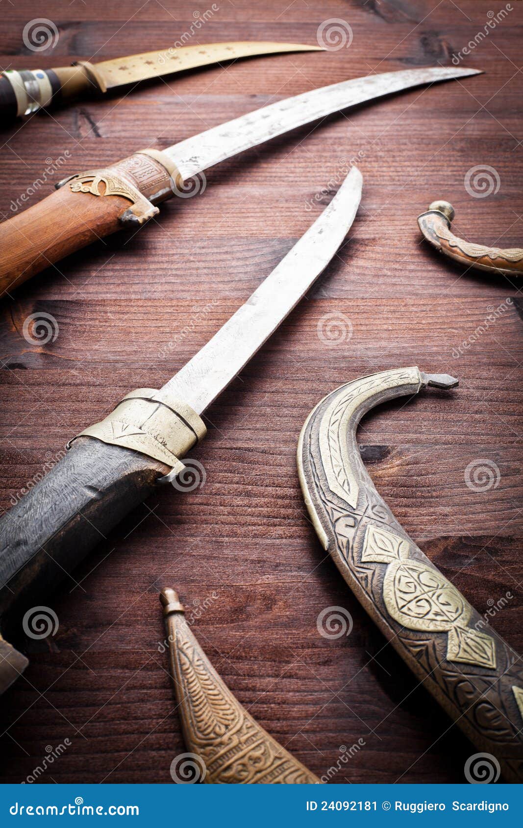 Arabische alte Dolche stockbild. Bild von mittelalterlich - 24092181