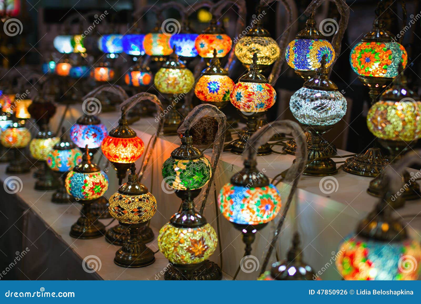 Arabische lampen stock foto. Image of stad, lampen, opslag - 47850926
