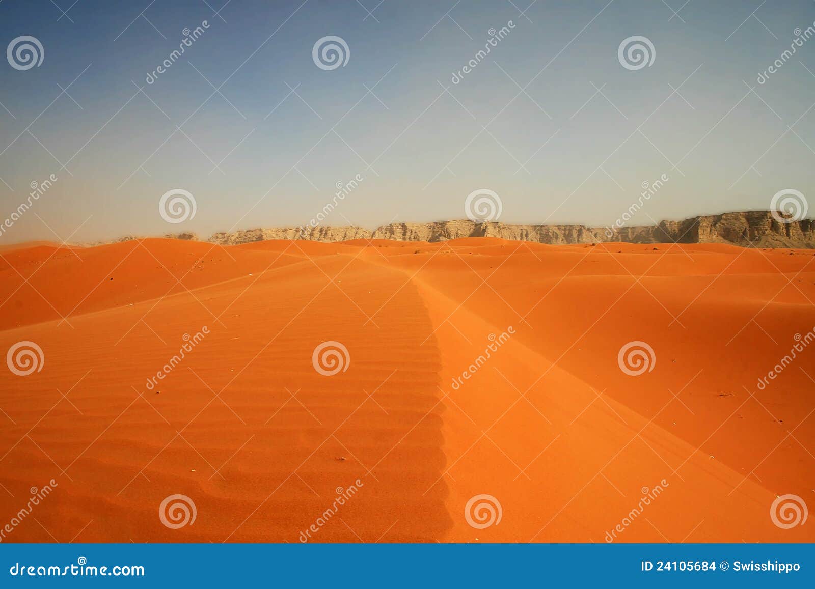 Arabische woestijn stock foto. Image of gebied, rood - 24105684