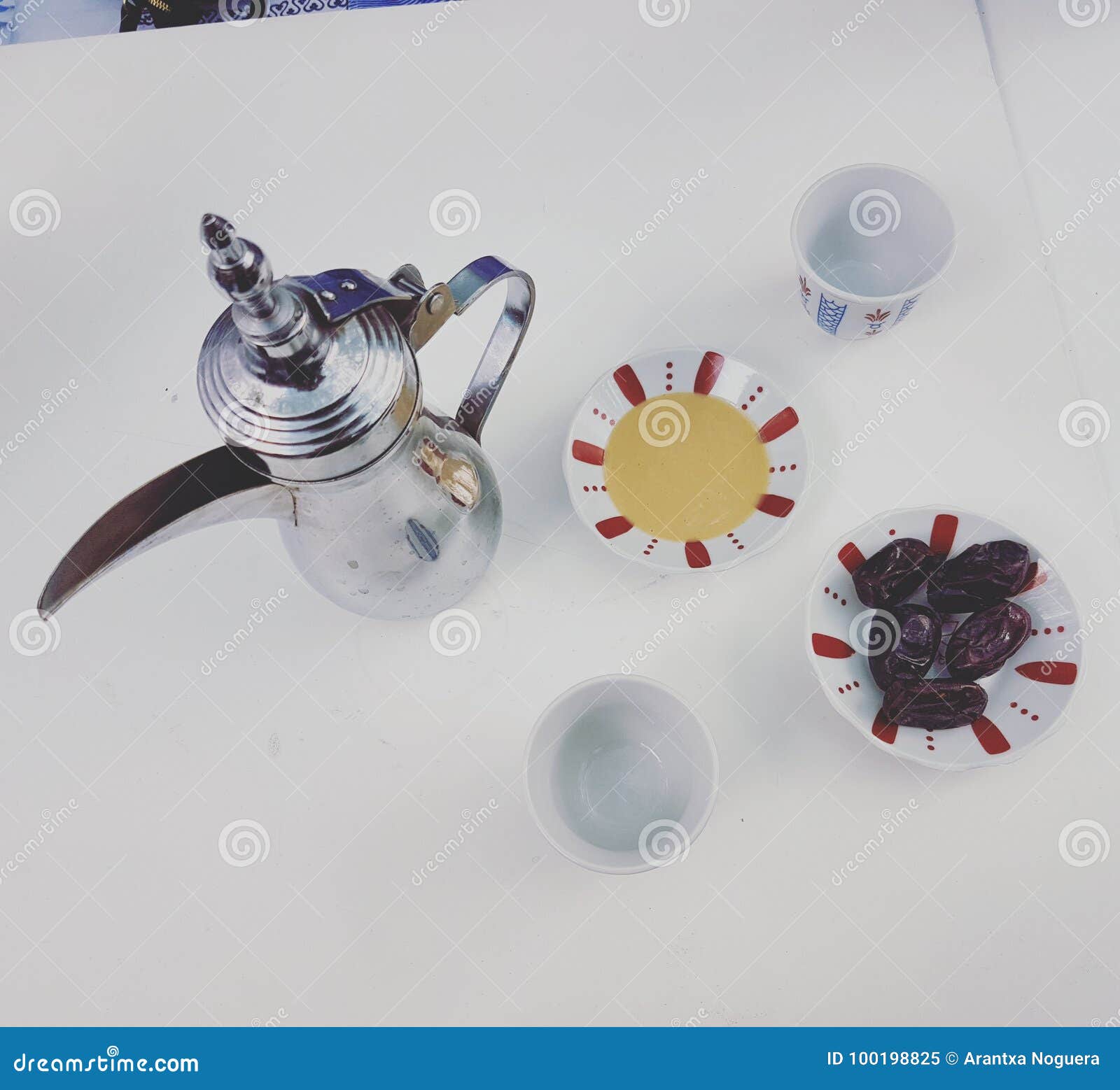 Arabiskt kaffe fotografering för bildbyråer. Bild av data - 100198825