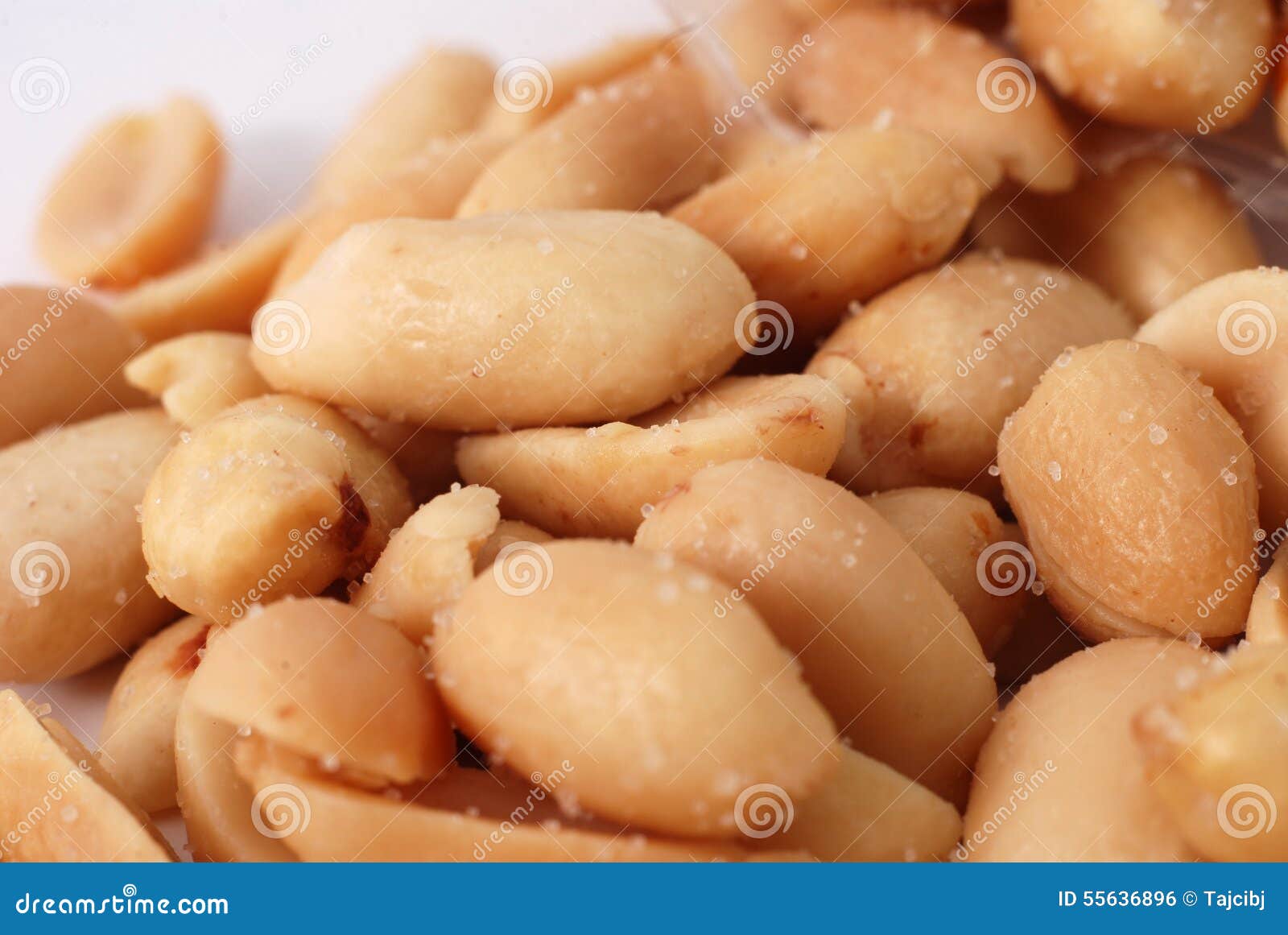 Arachides photo stock. Image du blanc, image, fond, nourriture - 55636896