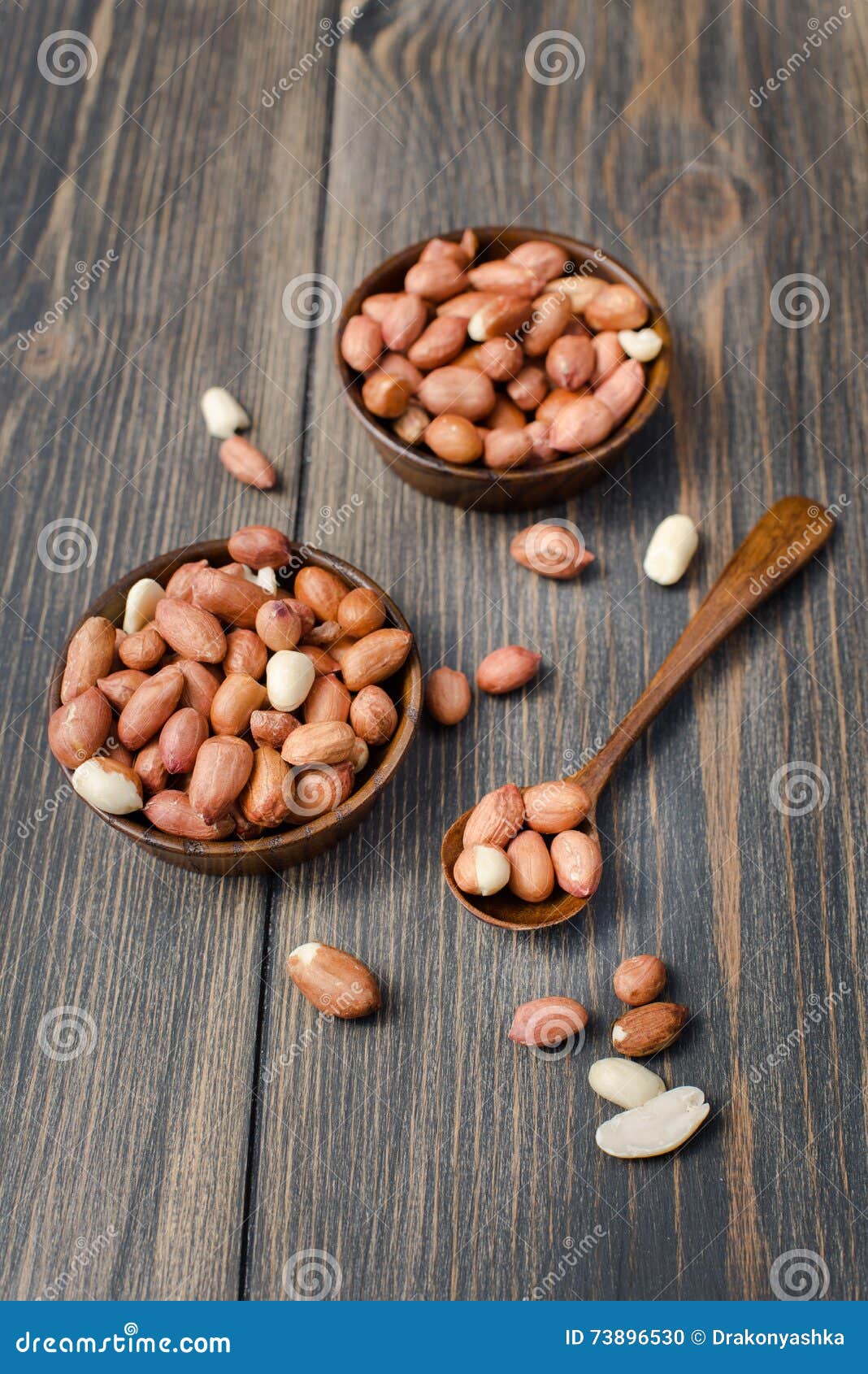 Arachides ou arachis crues photo stock. Image du handmade - 73896530