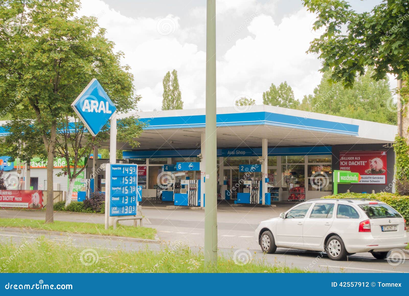 Aral gas station editorial photography. Image of gasoline - 42557912