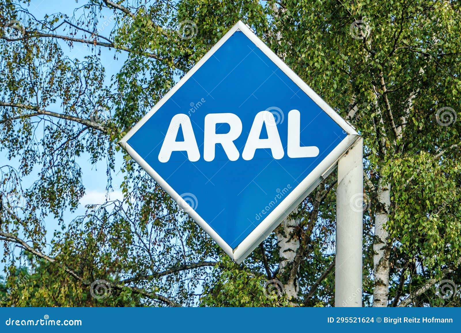 ARAL Gas station sign editorial stock image. Image of diesel - 295521624