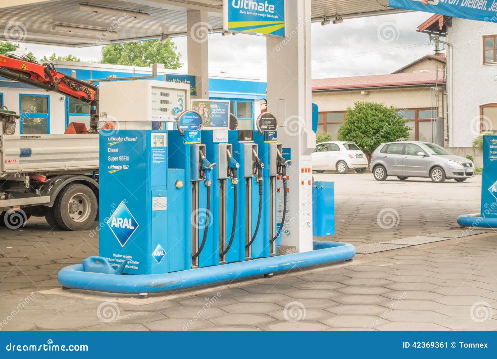 Aral pump editorial photo. Image of station, pump, space - 42369361