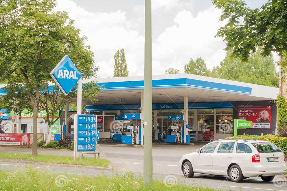 Aral-Tankstelle redaktionelles stockfotografie. Bild von benzin - 42557912