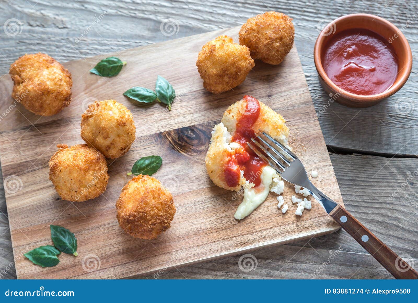 Arancini - Boules De Riz Avec Du Mozzarella Photo stock - Image du cuit ...