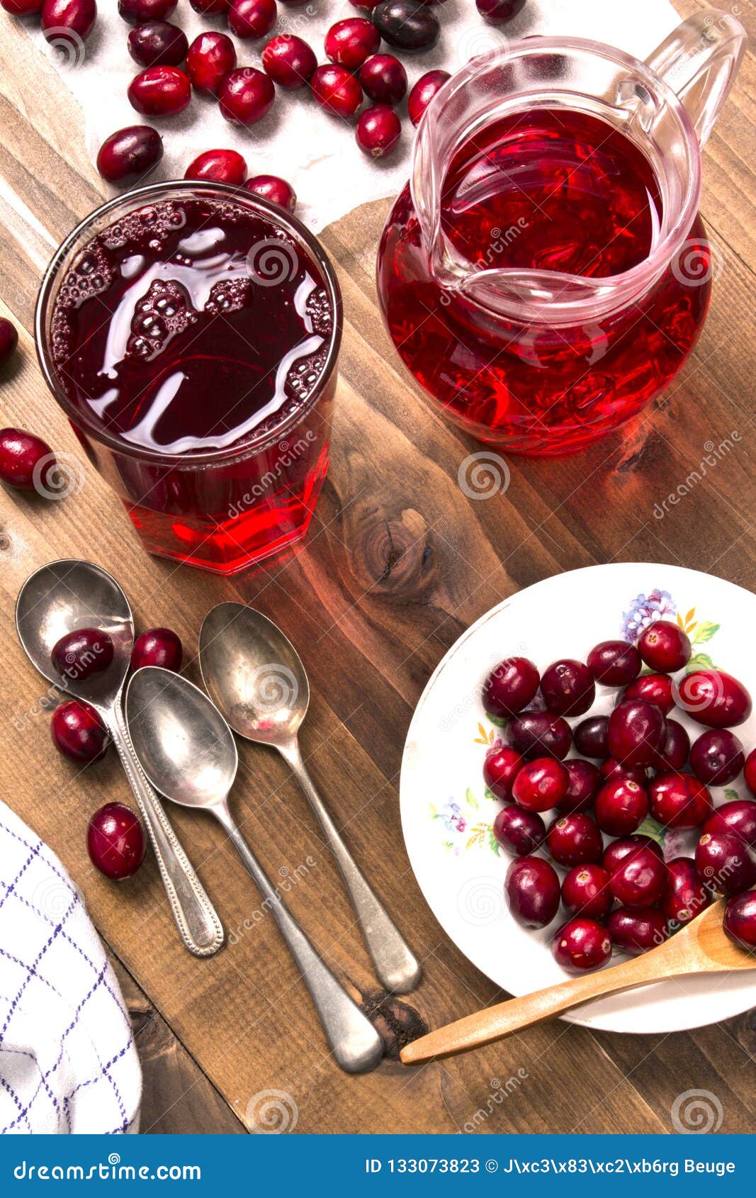 Arandos E Suco De Arando Em Um Vidro Imagem de Stock - Imagem de ...