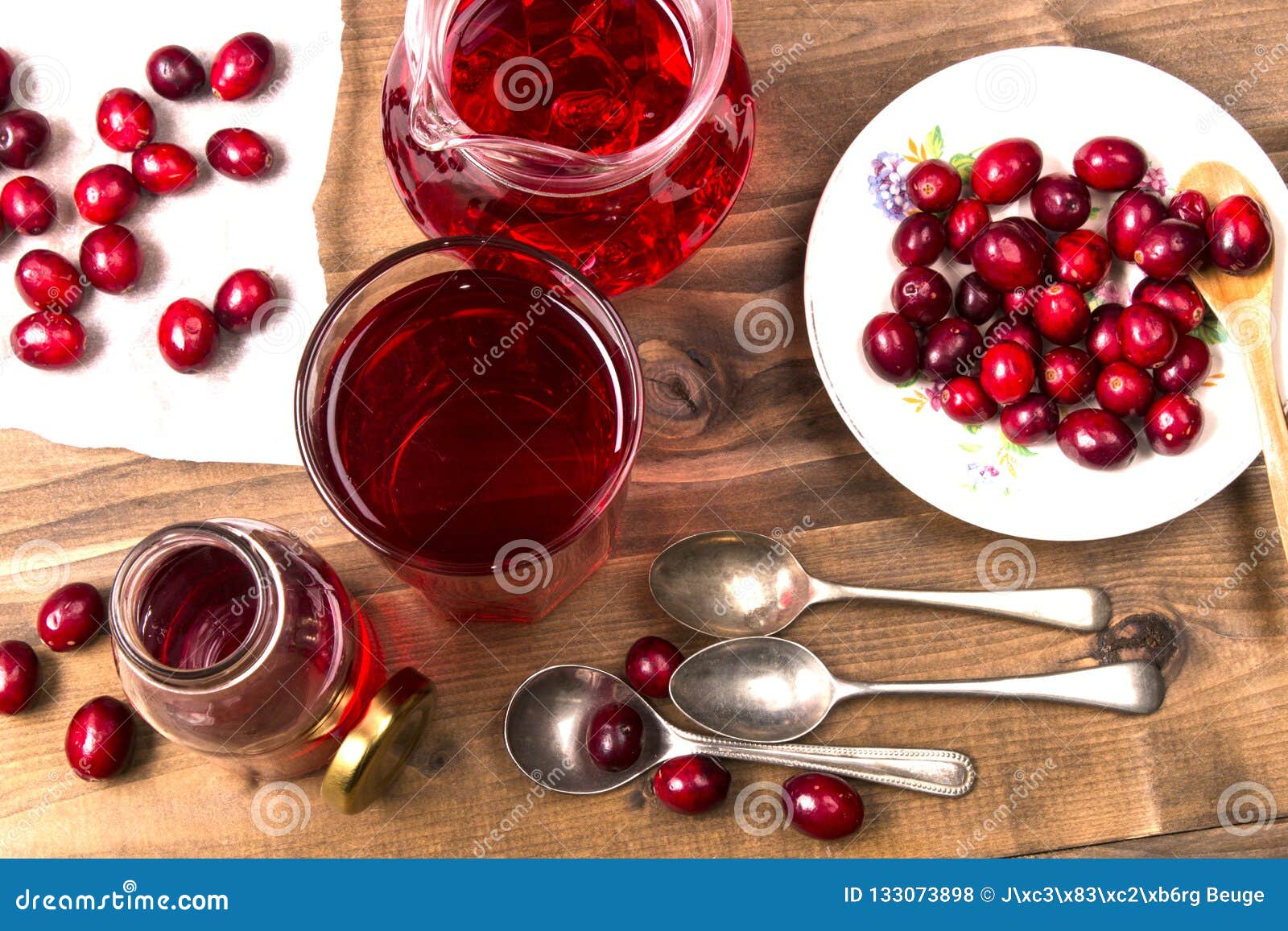 Arandos E Suco De Arando Em Um Vidro Foto de Stock - Imagem de fruta ...