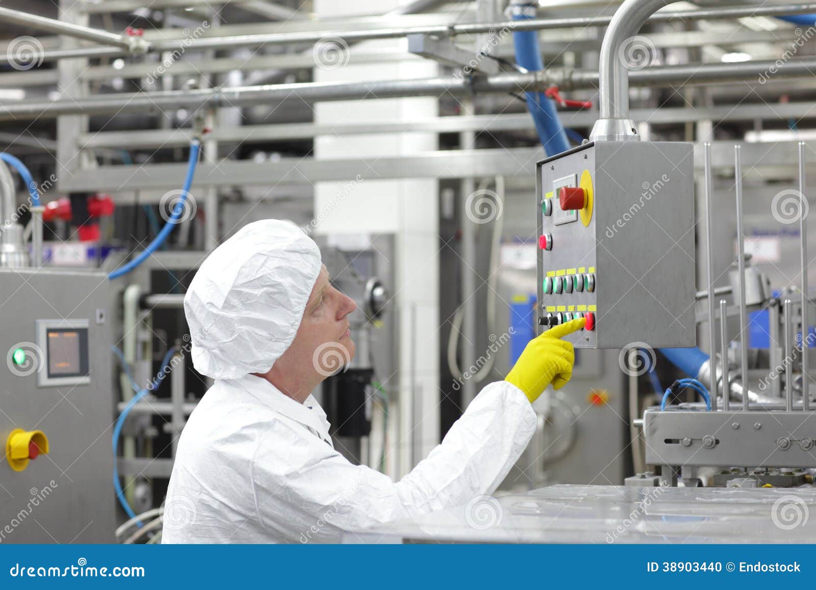 Arbeider Bij Controlebordpaneel in Fabriek Stock Foto - Image of lijn ...
