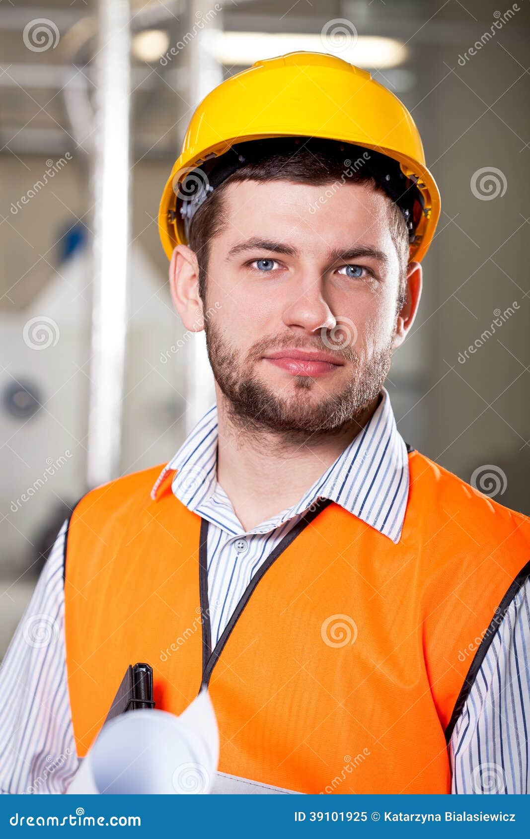 Arbeider in fabriek stock afbeelding. Image of moeilijk - 39101925