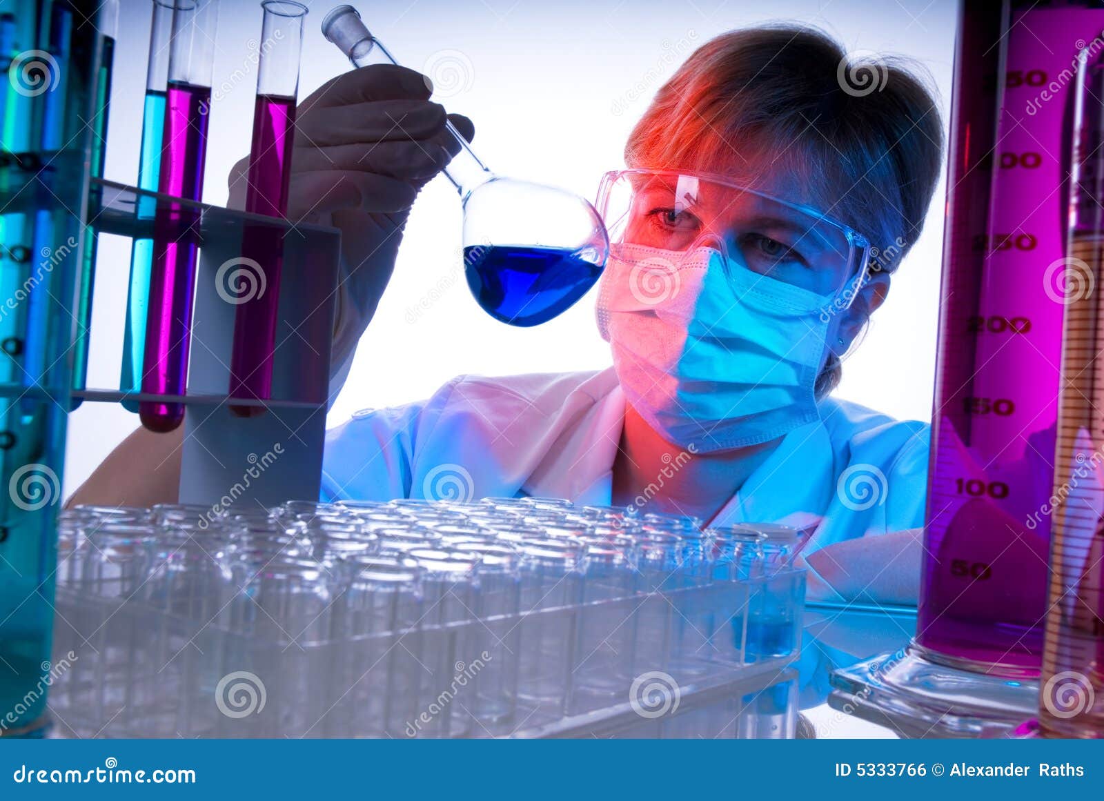 Arbeit im Labor stockfoto. Bild von gene, experimentell - 5333766
