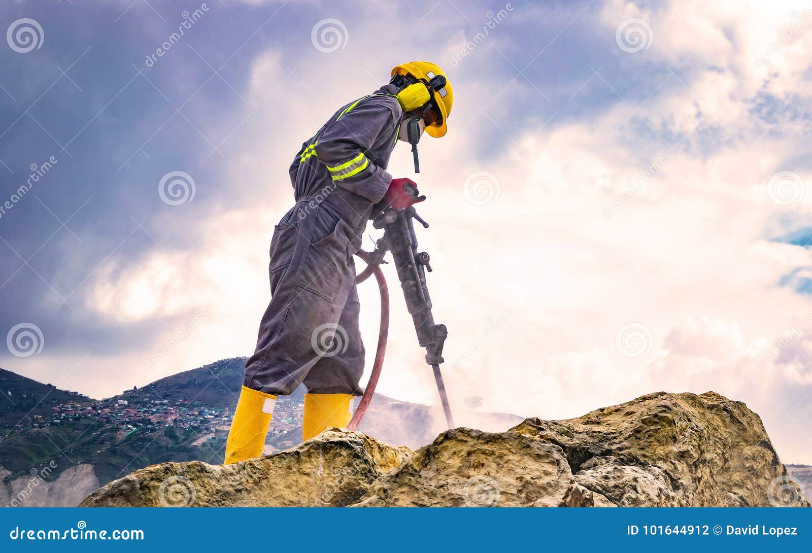 Arbeitskraft Auf Einen Felsen Stockfoto - Bild von hammer ...