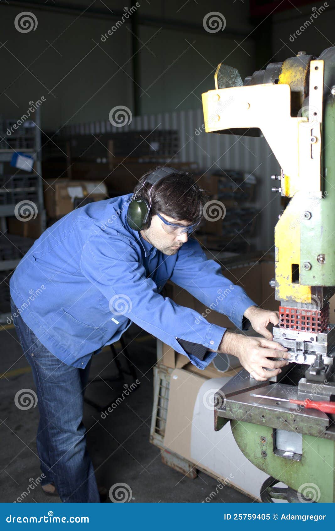 Arbeitskraft Des Blauen Kragens in Der Fabrik Stockbild - Bild von ...