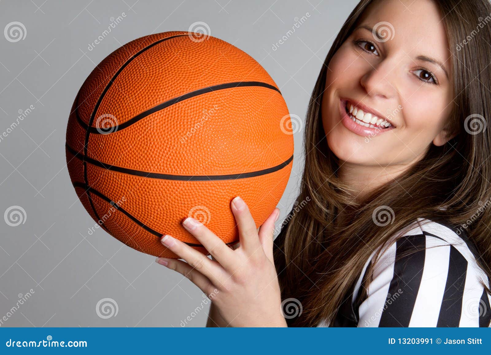 Arbitre de basket-ball image stock. Image du joyeux, femmes - 13203991