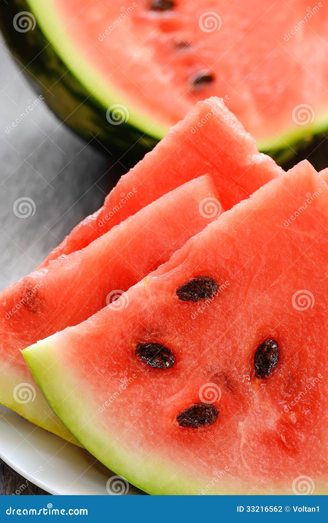 Arbuz zdjęcie stock. Obraz złożonej z jaskrawy, talerz - 33216562