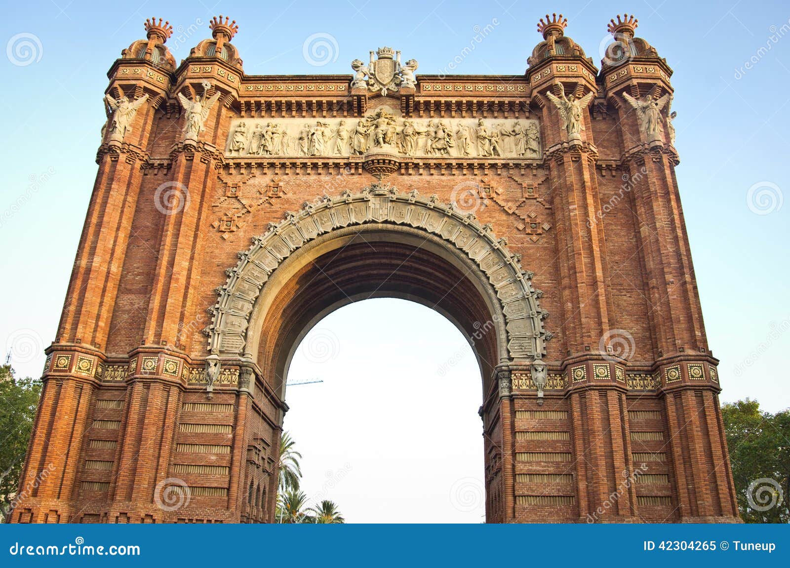 Arc de Triomf immagine stock. Immagine di cielo, parco - 42304265