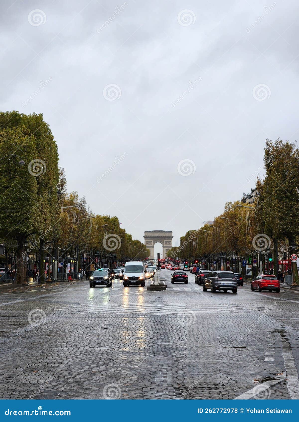 Arc de Triomph editorial stock photo. Image of pedestrian - 262772978