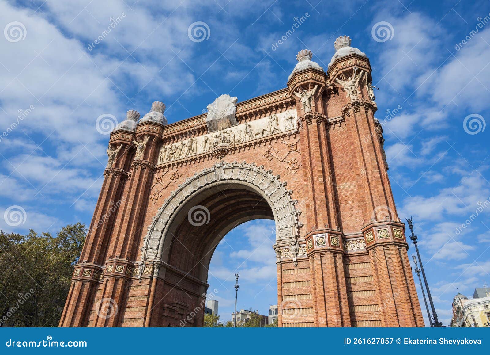 Arc De Triomphe .Gate in City Center in Barcelona Editorial Photography ...