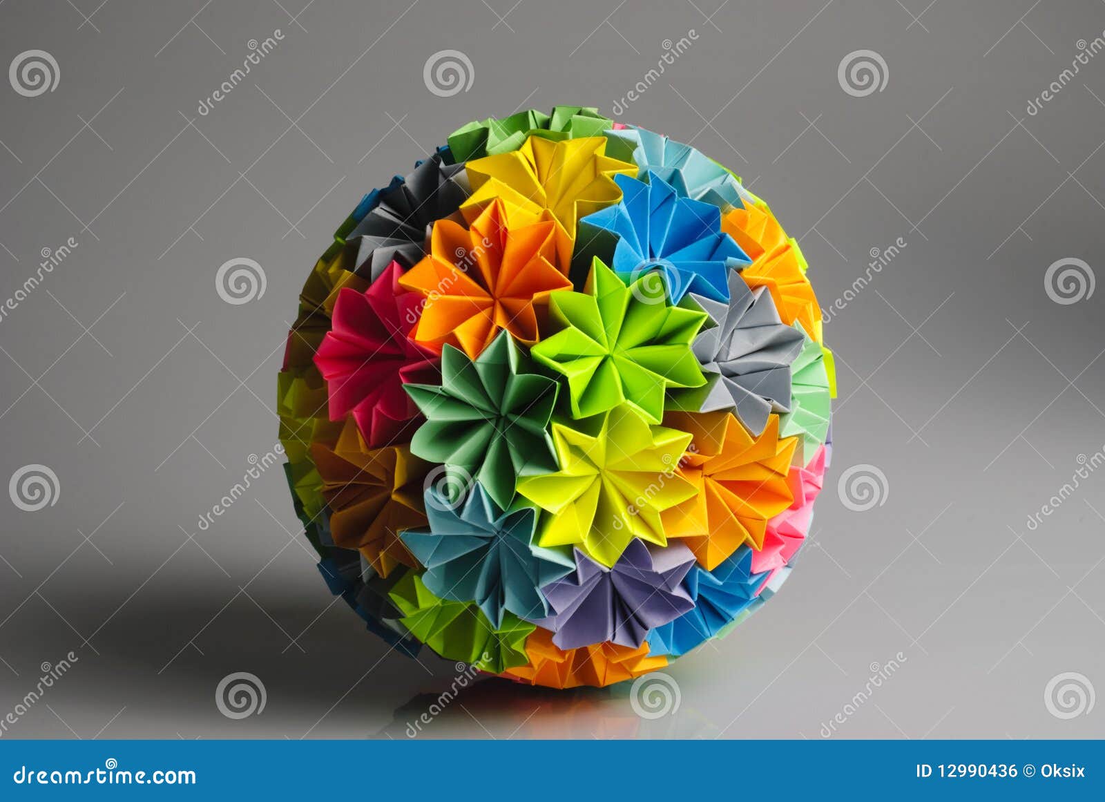 Arc-en-ciel De Kusudama D'Origami Photo stock - Image of japon, chiffre ...