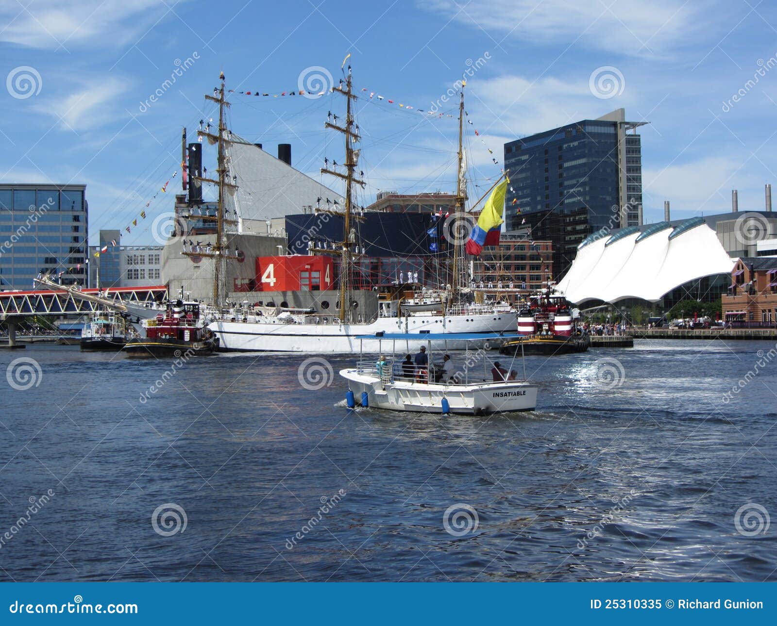 ARC Gloria Comes To the Dock Editorial Image - Image of water, gloria ...