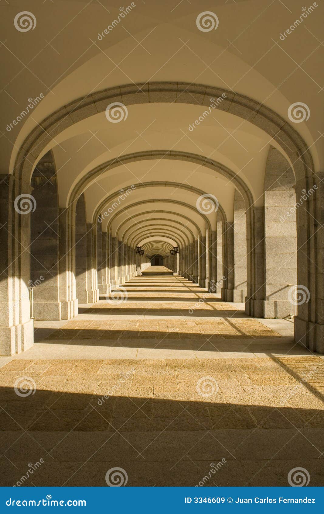 Arcada imagen de archivo. Imagen de punta, profundidad - 3346609