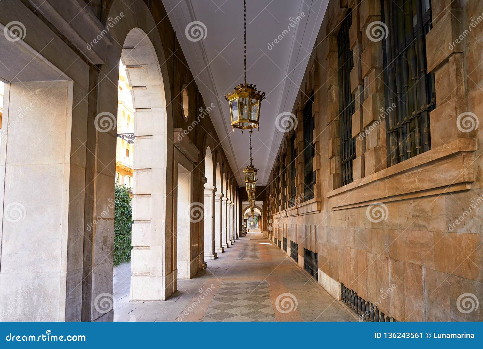 Arcadas De Granada En La Calle De Angel Ganivet Imagen de archivo ... Arcadas De Granada En La Calle De Angel Ganivet Imagen de archivo ...