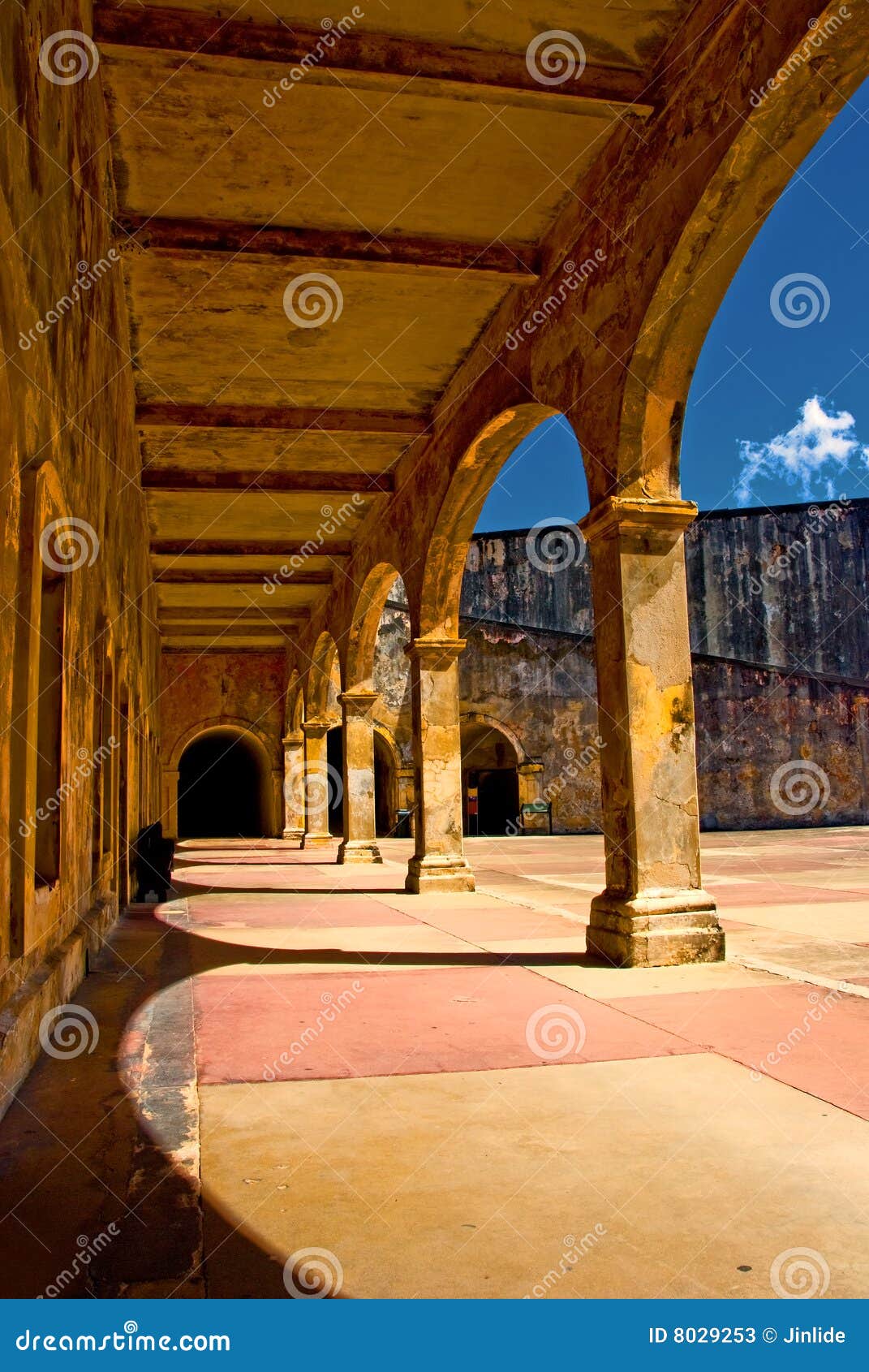 Arcade in Een Oude Spaanse Vesting Stock Afbeelding - Image of ...