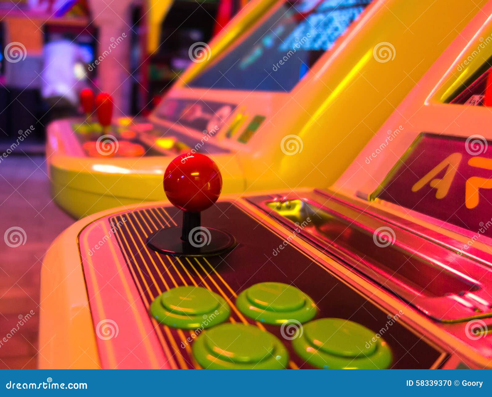 Arcade Game Machine foto de archivo. Imagen de retro - 58339370