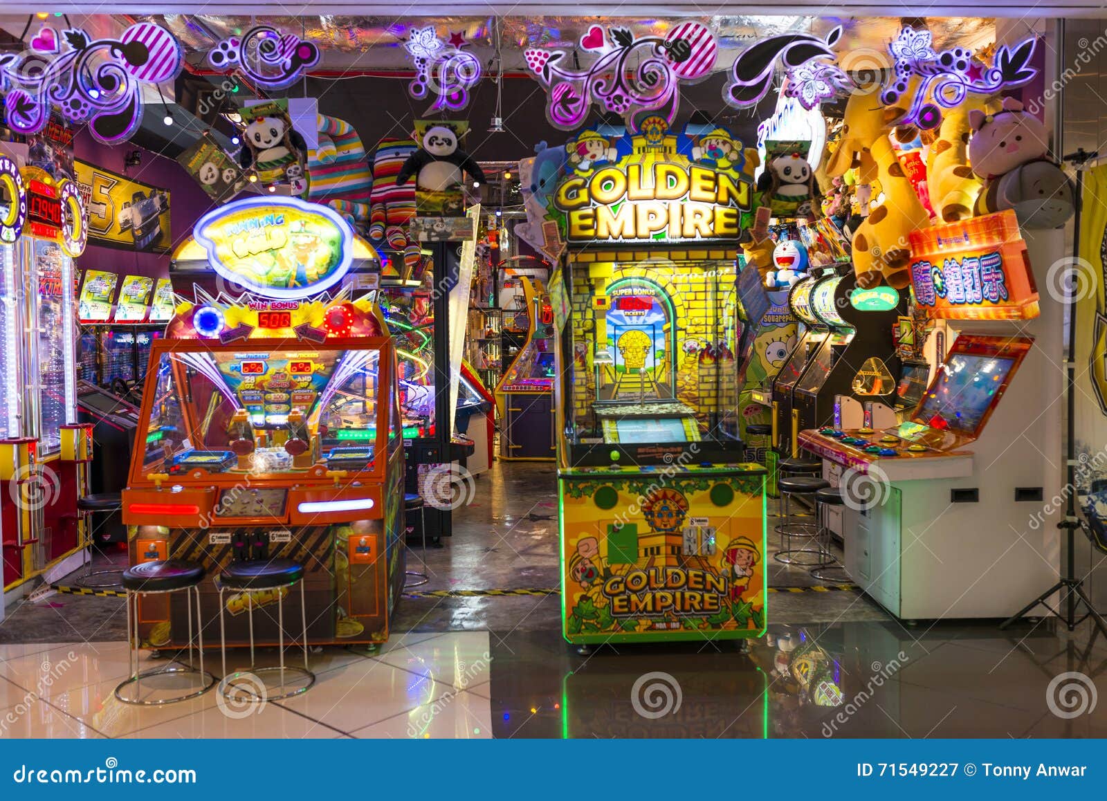 Arcade Machine fotografia editorial. Imagem de variedade - 71549227