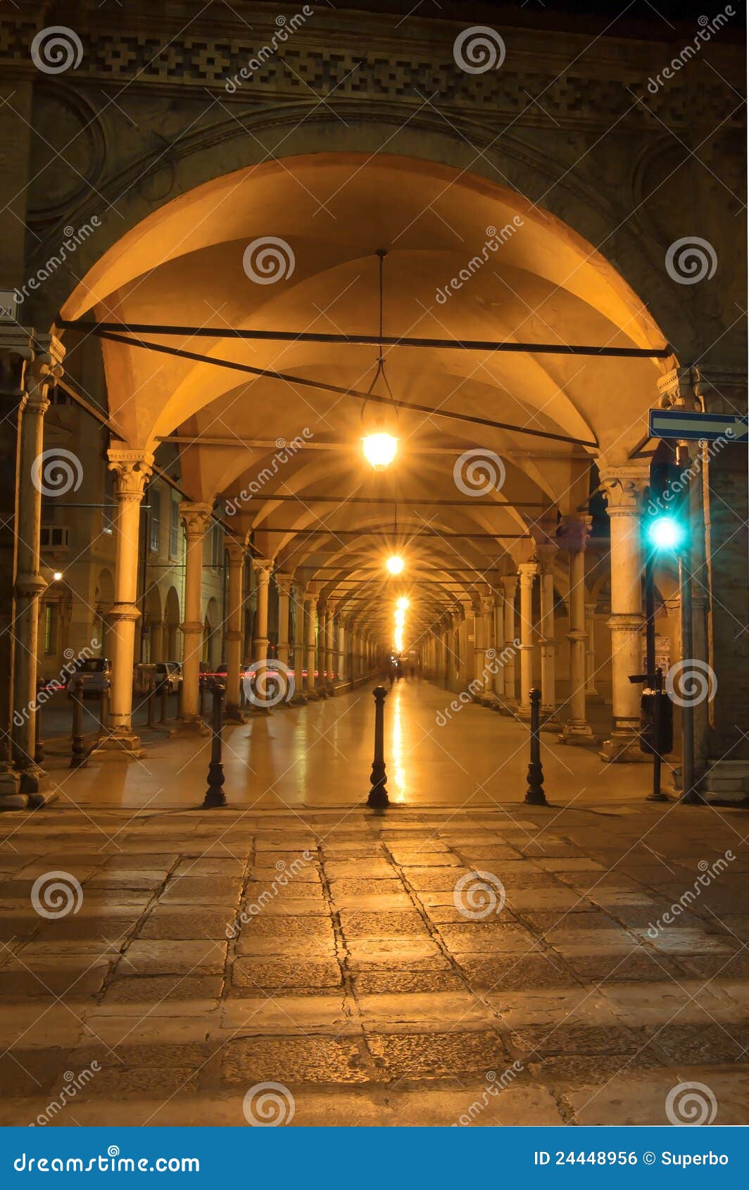 Arcades In Bologna, Italy Royalty Free Stock Image - Image: 24448956