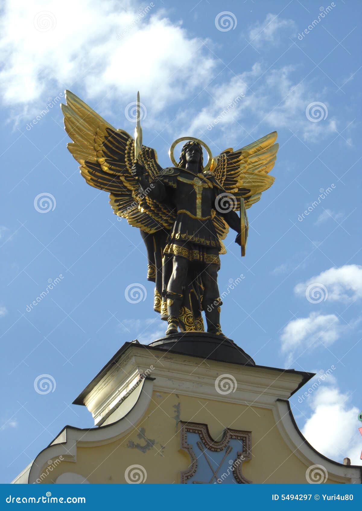 Arcangelo Con La Spada E Lo Schermo Immagine Stock - Immagine di bronzo ...