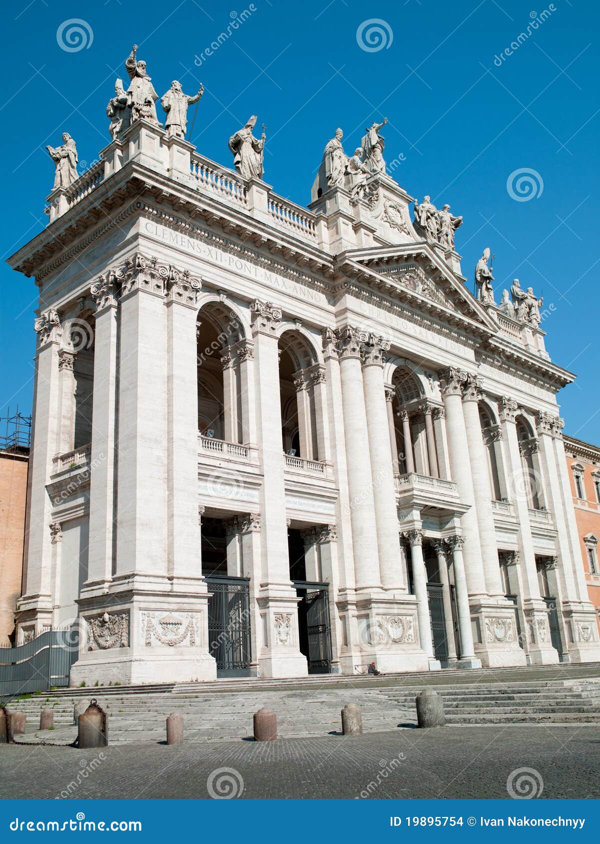 Arch Antique Statues in Rome Stock Photo - Image of achievement ...