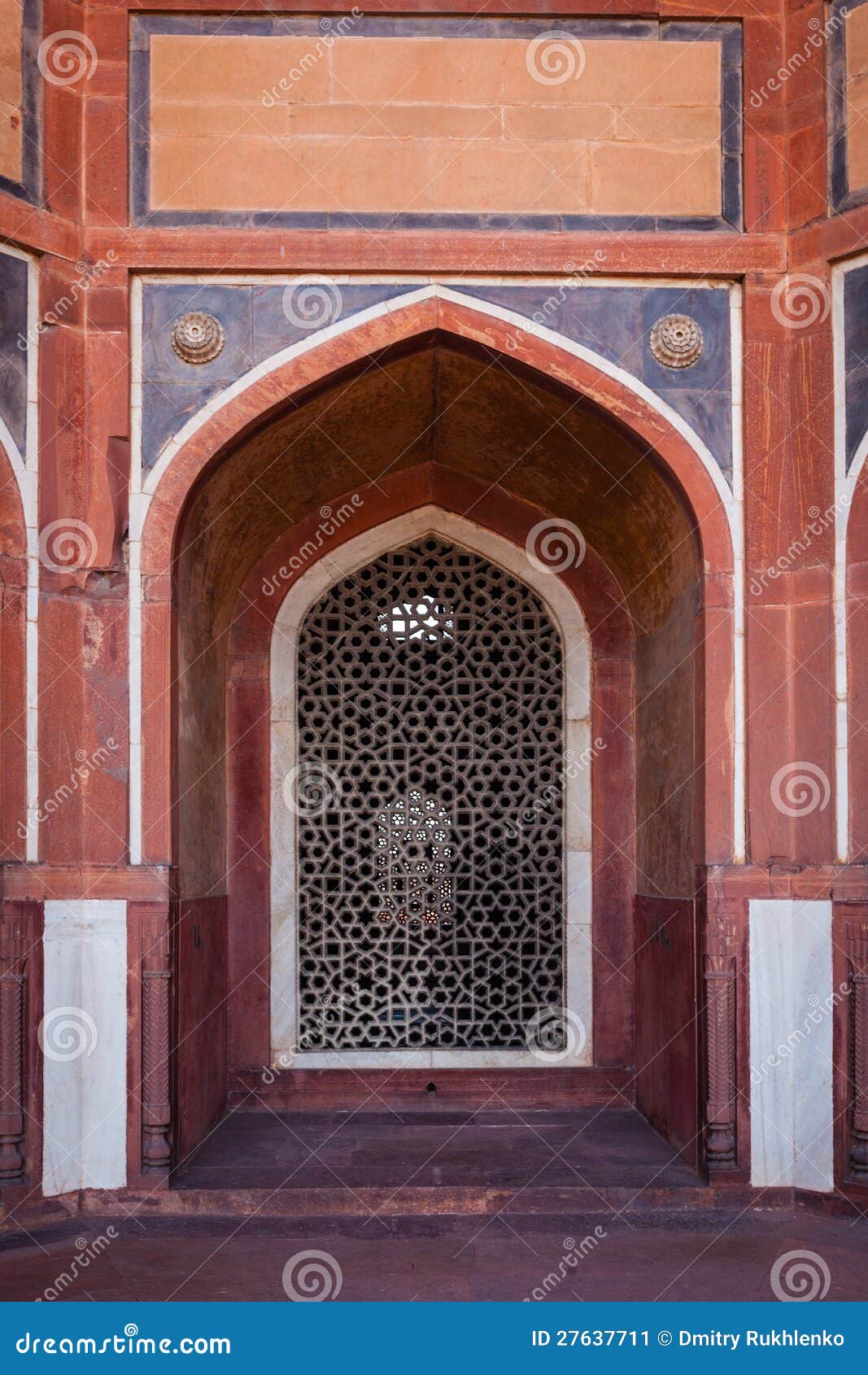 Arch with Carved Marble Window. Mughal Style Stock Image - Image of ...