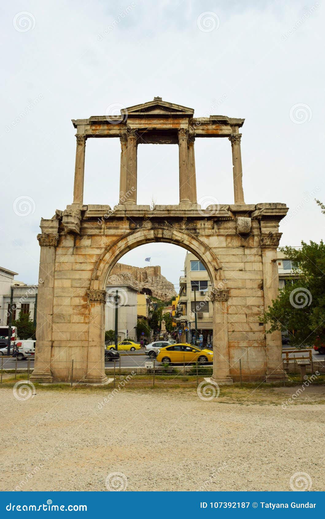 Arch of Hadrian in Athens. editorial photography. Image of city - 107392187