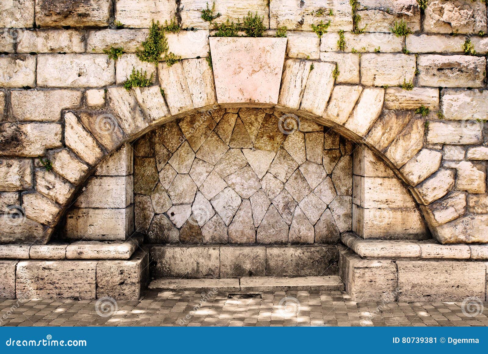 Arch in the old stone wall stock image. Image of pattern - 80739381