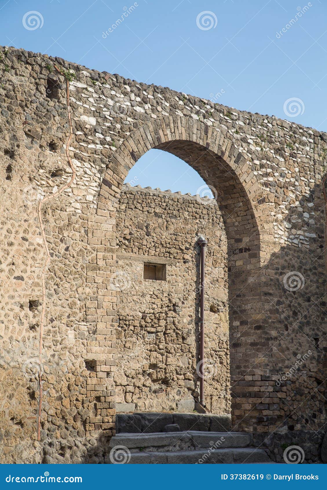 Arch in Old Stone Wall in Pompeii Stock Image - Image of excavation ...