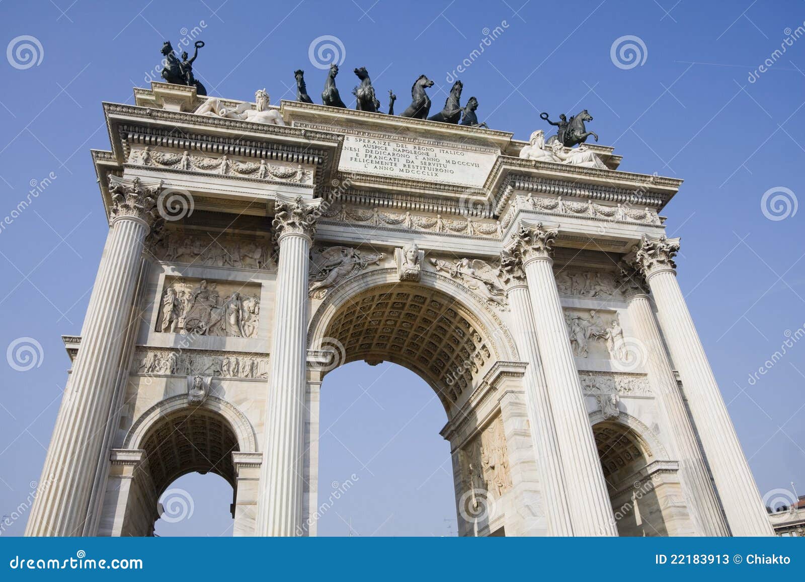 Arch of peace, milan stock image. Image of column, arch - 22183913