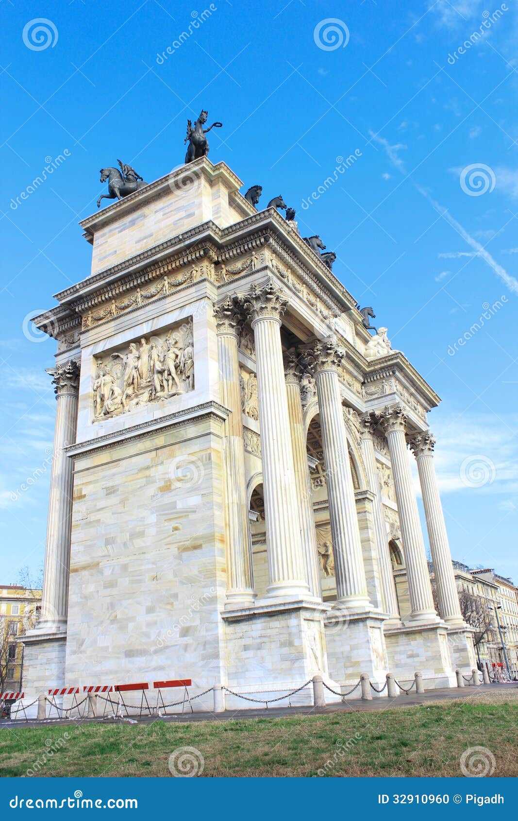 Arch of peace Milan stock photo. Image of travel, europe - 32910960