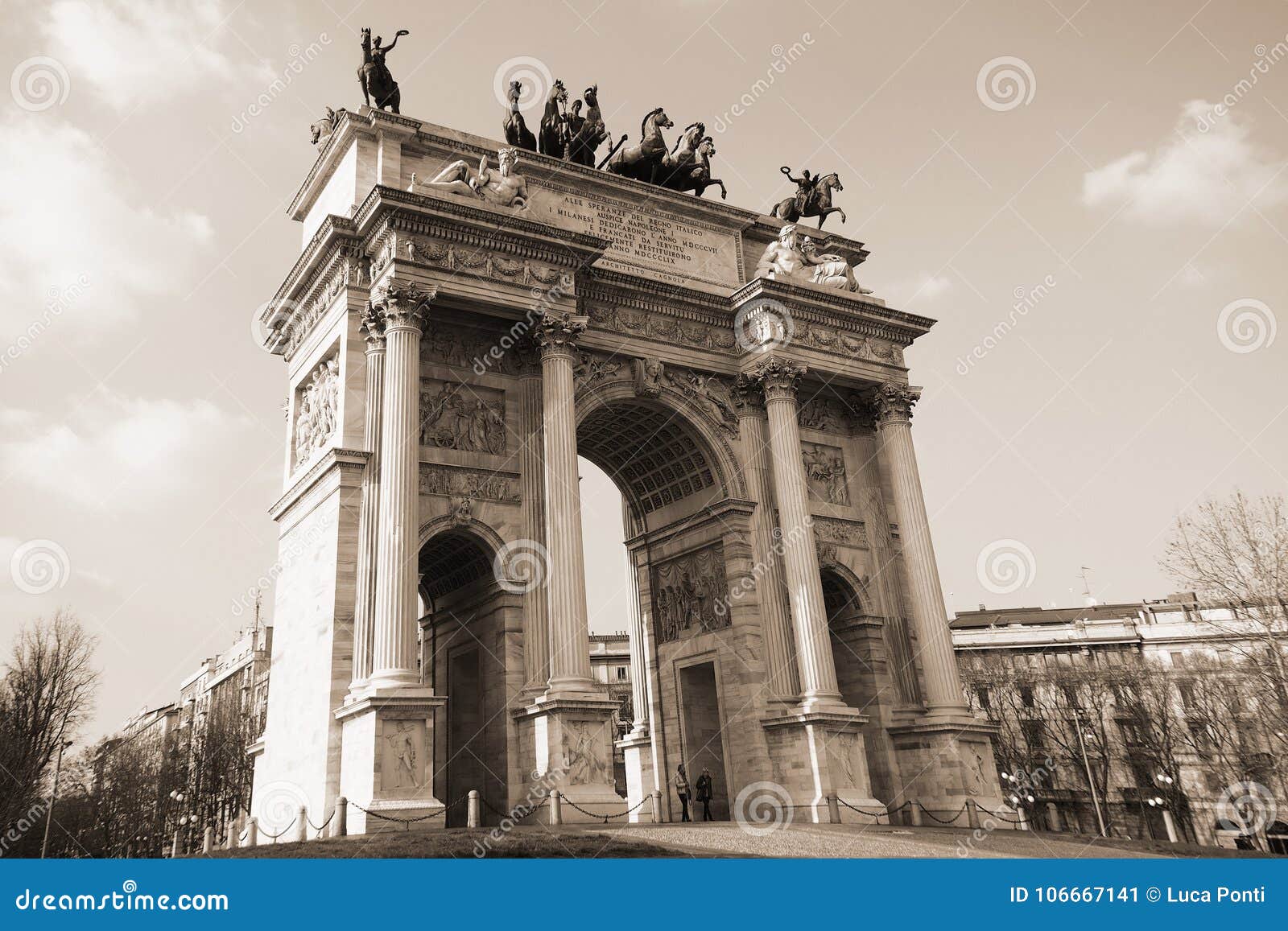 Arch of the Peace, Milan, Italy. Editorial Photo - Image of statue ...