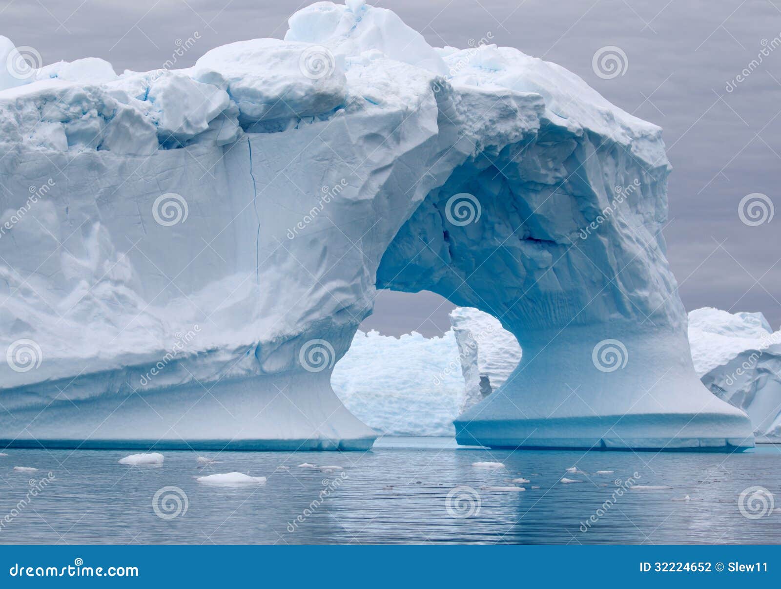 Arch Shaped Iceberg stock photo. Image of majestic, ocean - 32224652