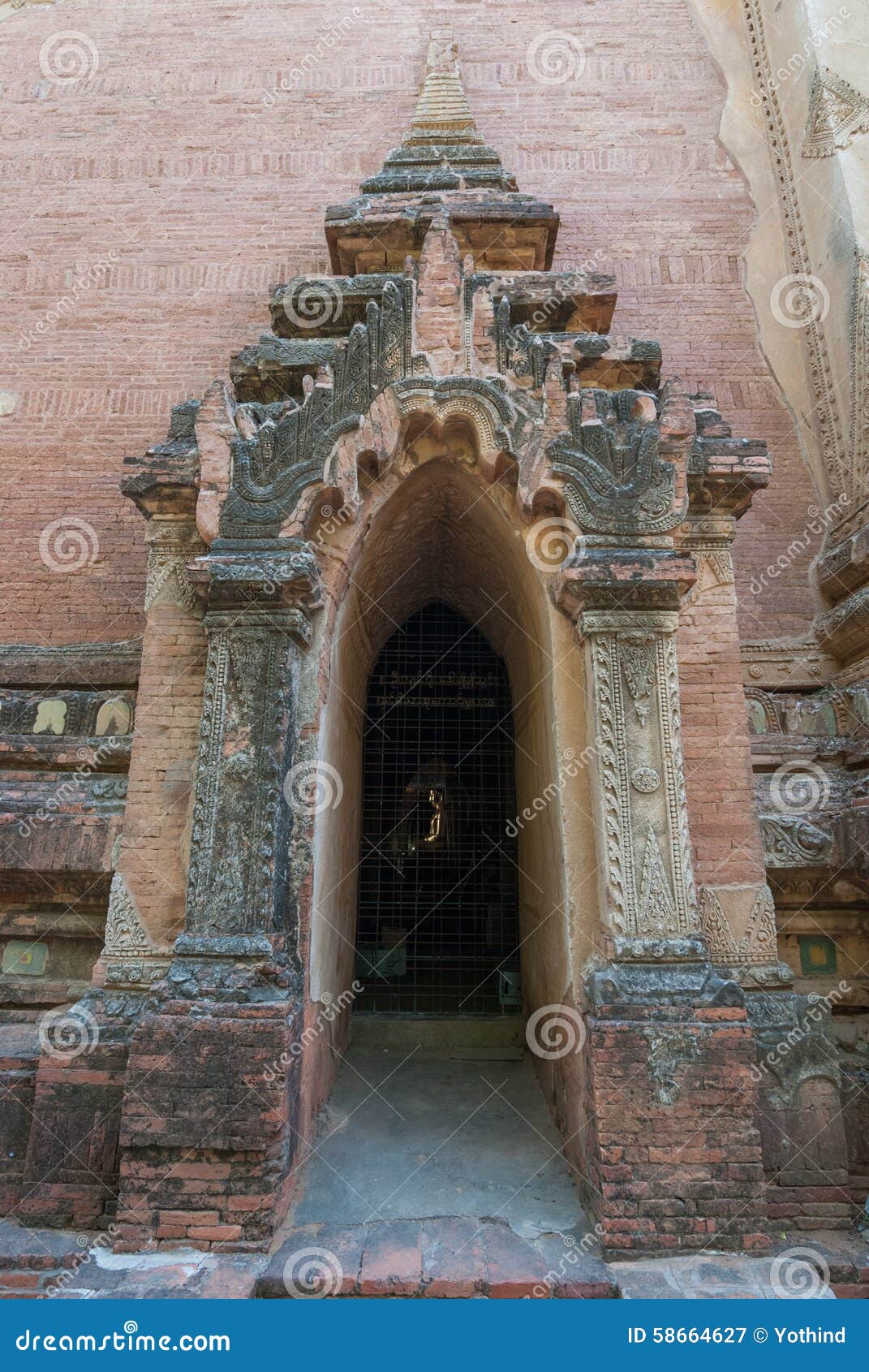 The Arch And The Temple And The Tree. Royalty-Free Stock Photography ...
