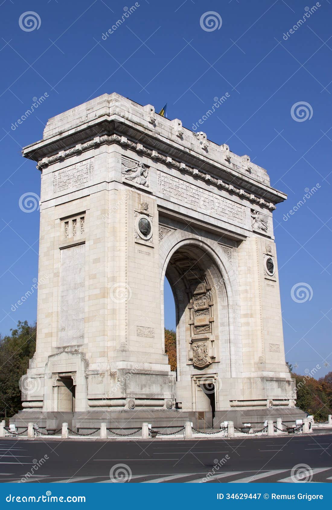 Arch of Triumph - RAW Format Stock Image - Image of building, hero ...