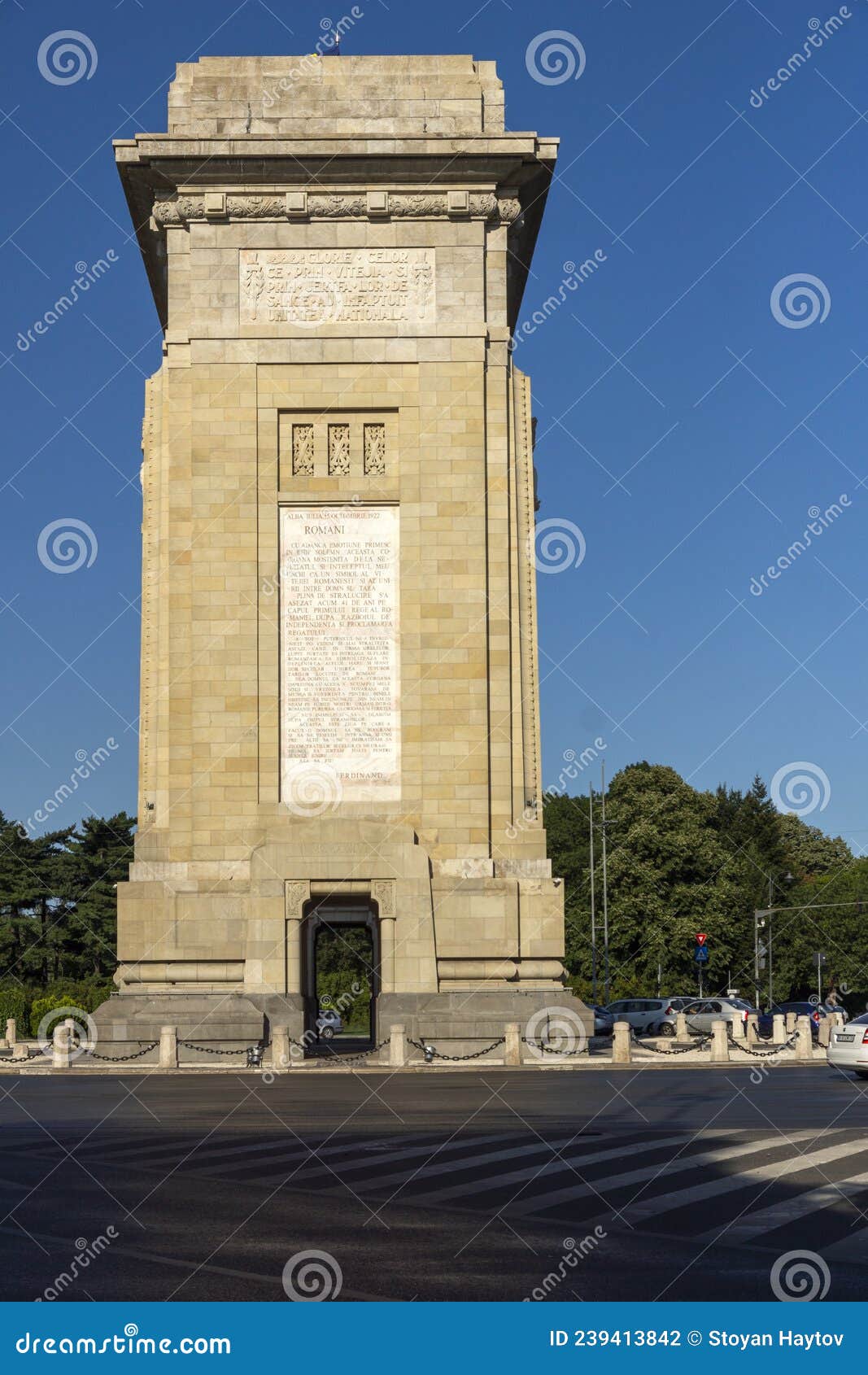 Arch of Triumph in City of Bucharest, Romania Editorial Photography ...