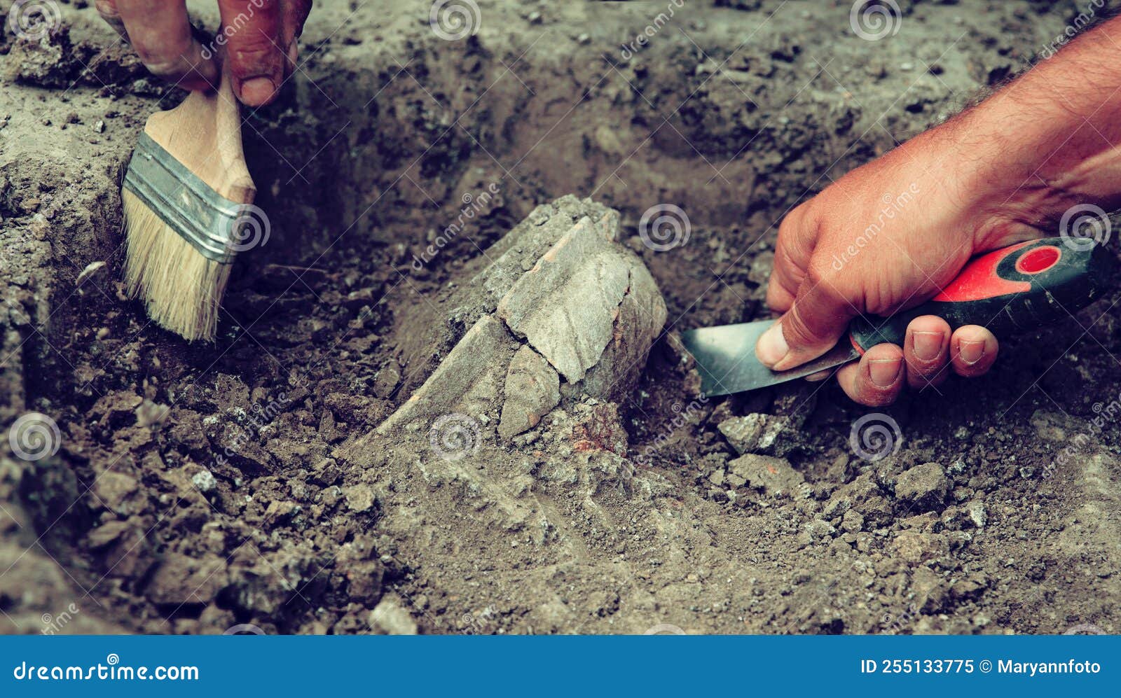 Archaeological Excavations, Archaeologists Work, Dig Up an Ancient Clay ... Archaeological Excavations, Archaeologists Work, Dig Up an Ancient Clay ...
