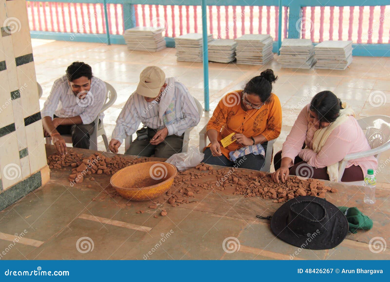 Archaeologist at work editorial photography. Image of team - 48426267