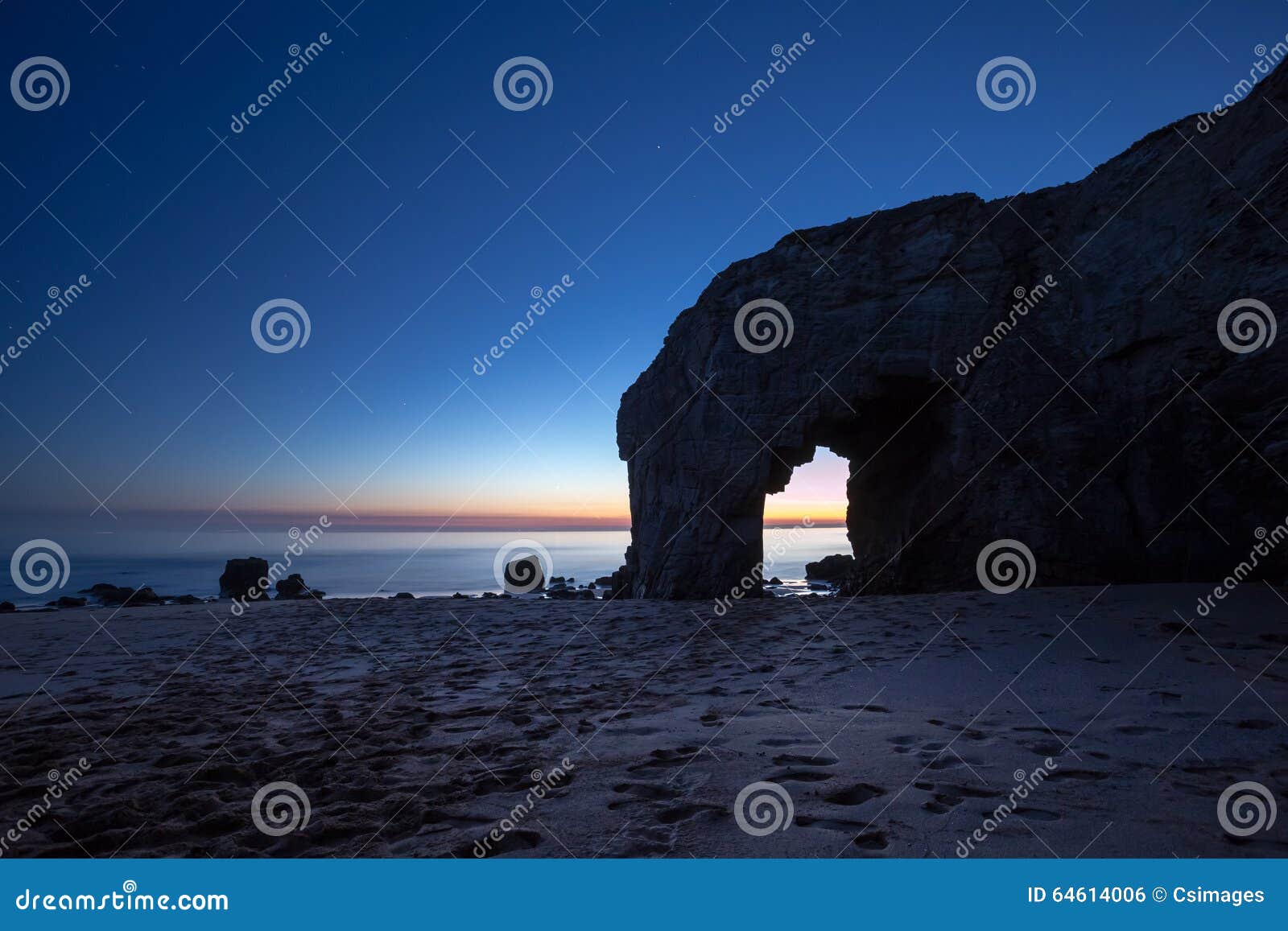 Arche Du Port Blanc, Quiberon, La Bretagne Photo stock - Image du ...