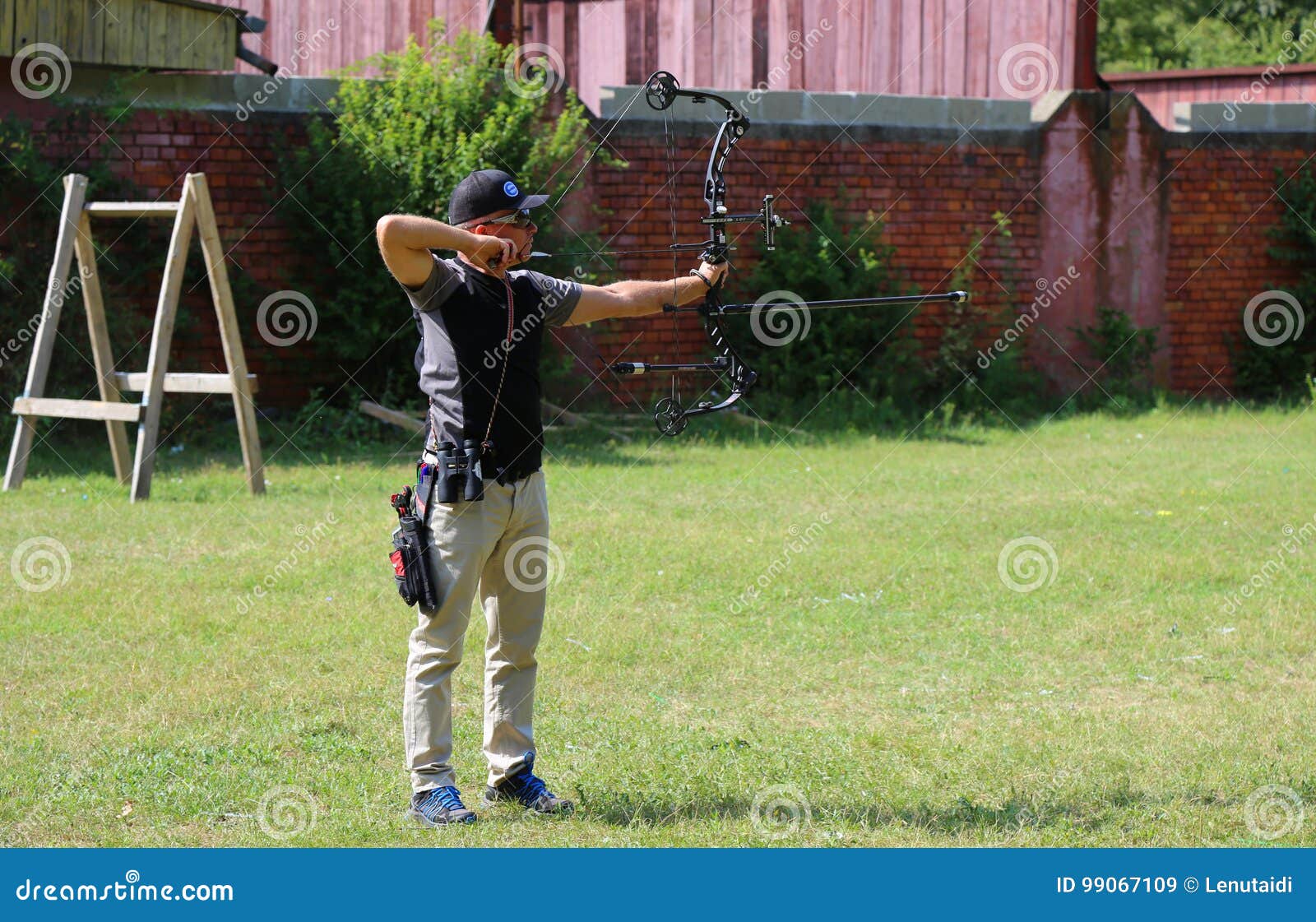 Archer aiming editorial stock image. Image of sportsman - 99067109